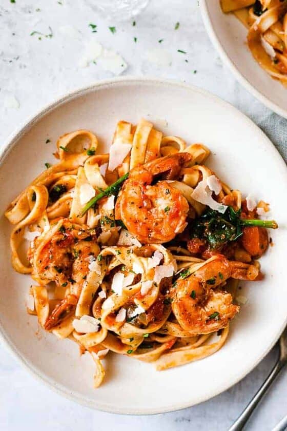 Easy Tomato Spinach Prawn Pasta Recipe - Savvy Bites