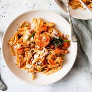 Easy Tomato Spinach Prawn Pasta Recipe - Savvy Bites