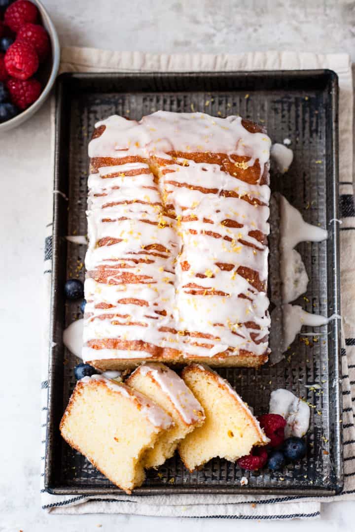 The Best Easy Homemade Lemon Drizzle Cake