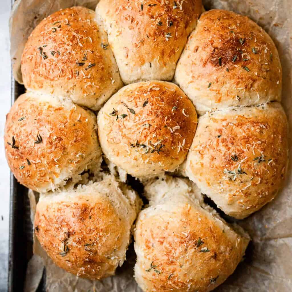 Easy Cheesy Tear And Share Bread Recipe (Aldi Ingredients) - Savvy Bites