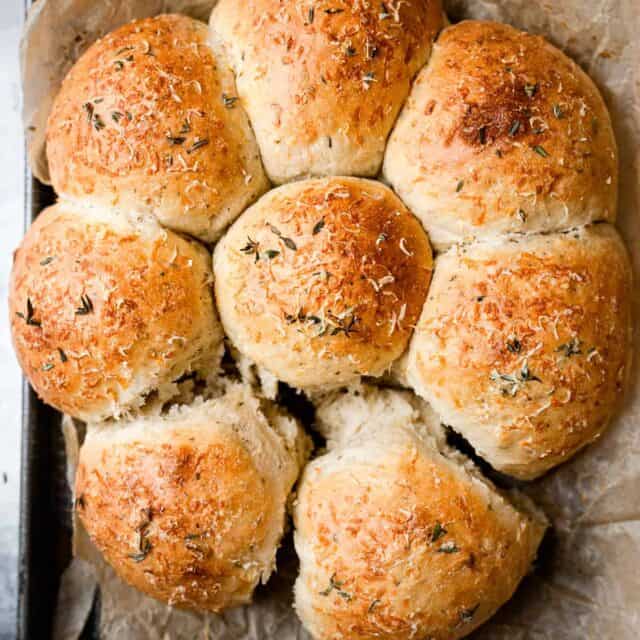 Easy Cheesy Tear And Share Bread Recipe (Aldi Ingredients) - Savvy Bites
