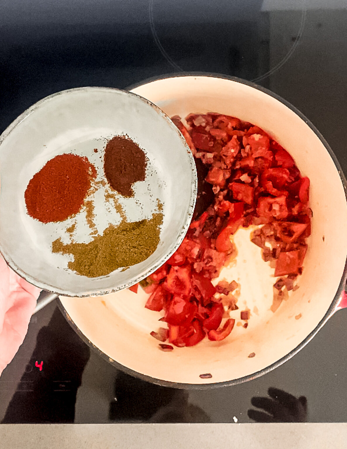 The Easiest 5 Bean Vegetarian Chilli Recipe... EVER! - Savvy Bites